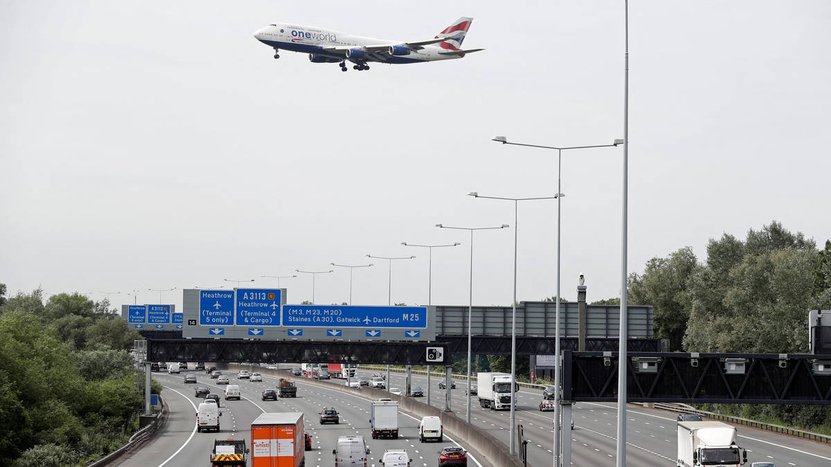Heathrow’s plan to move M25 for third runway backed by ministers | LBC