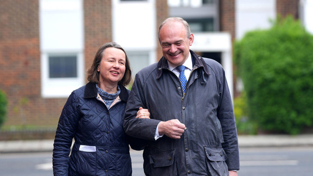 Sir Ed Davey’s wife, Lady Emily, 'sat on loo and prayed as constituent ...
