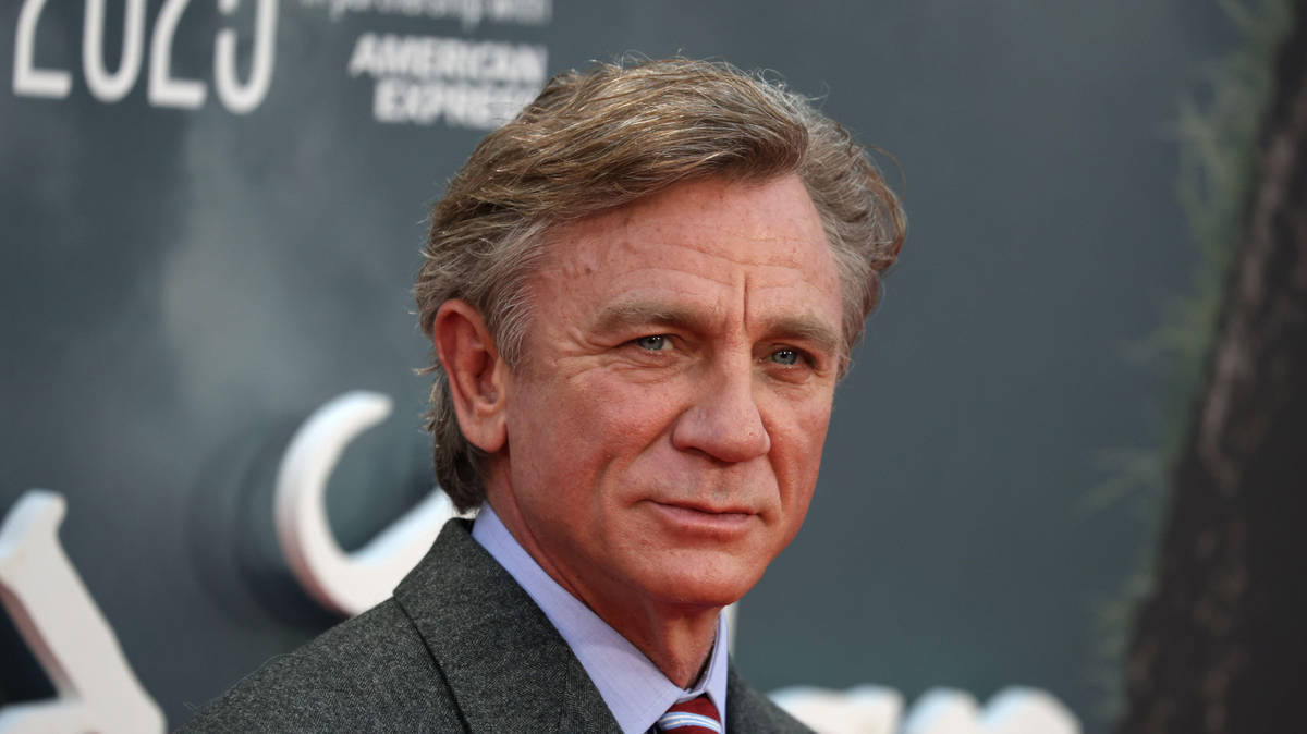 Daniel Craig 'working harder than ever' and 'enjoying life more' after ...