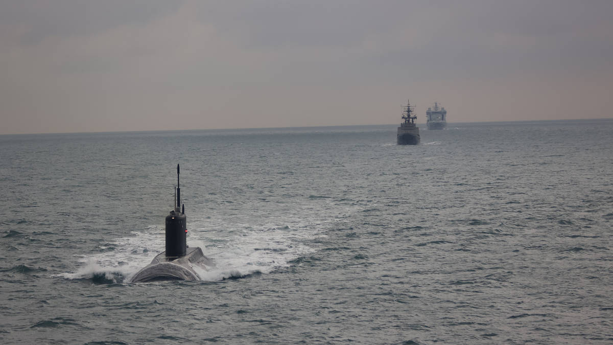 Russian submarine shadowed by Royal Navy through English Channel | LBC