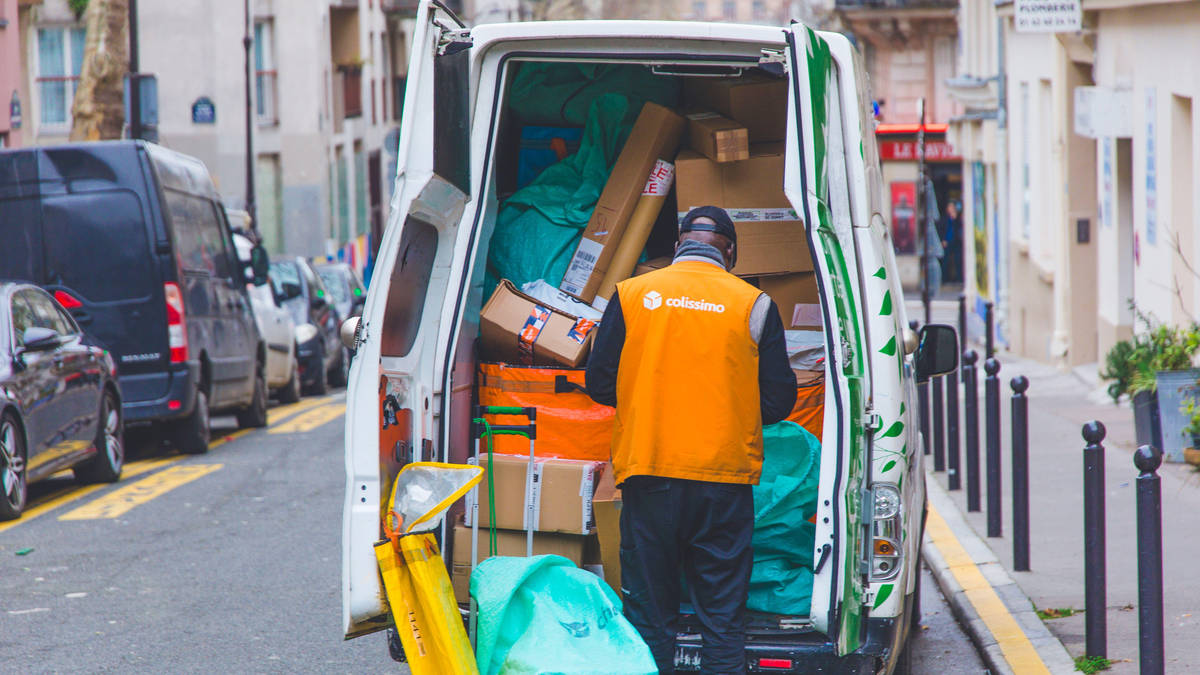 Parcel collection points overwhelmed as Christmas rush builds in France ...