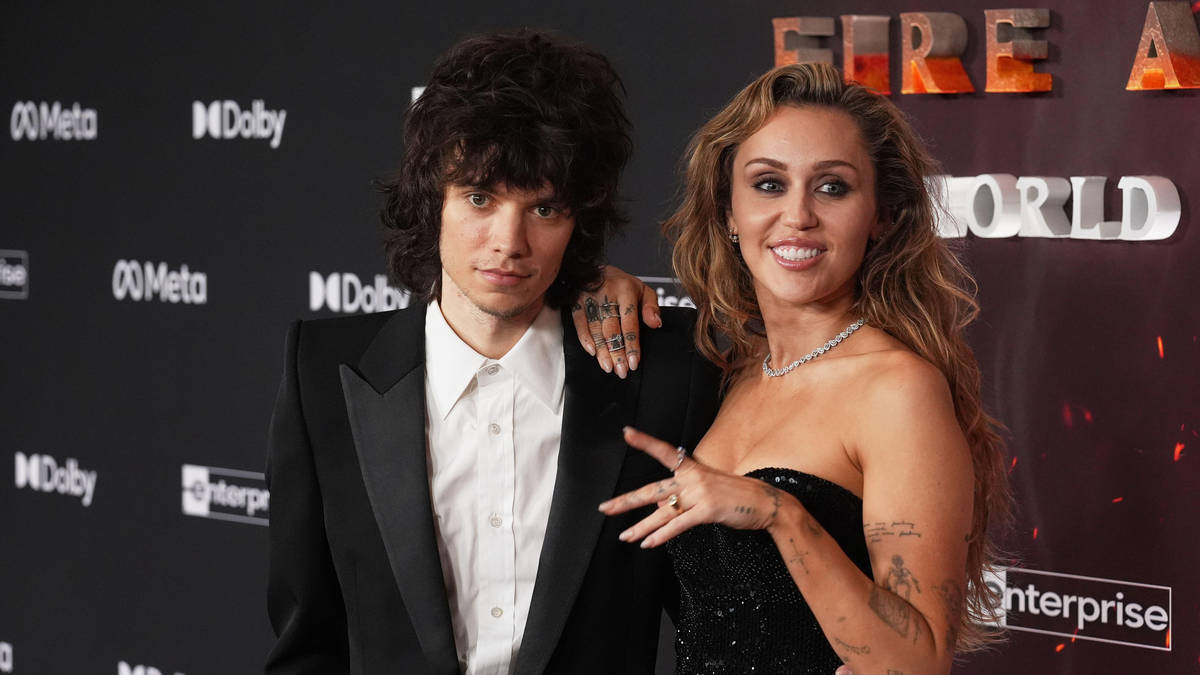 Miley Cyrus may skip a big wedding and elope with fiancé Maxx Morando ...