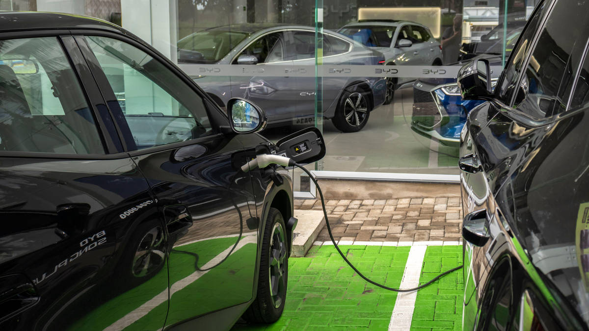 Astonishing hybrid car fatality rates | Frenchman's Cowshed | HibeesBounce