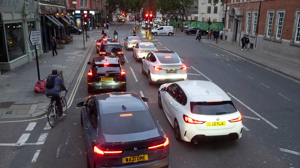 More than 1,500 drivers caught repeatedly ignoring red traffic lights | LBC
