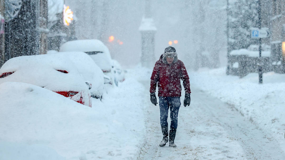 UK to be battered by 'weather bomb' as Storm Goretti brings 'multi ...
