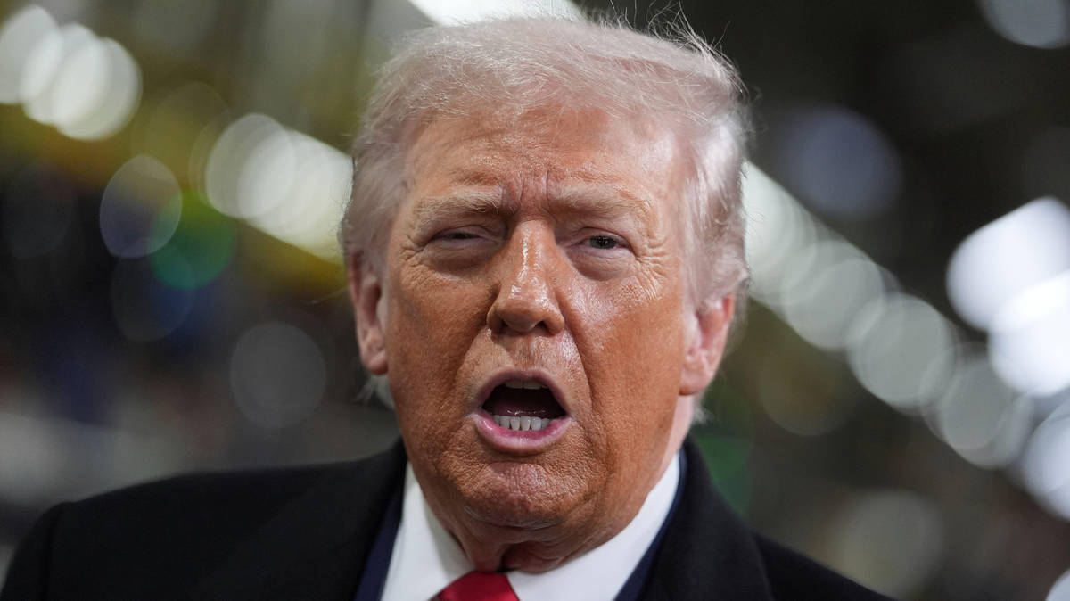 Trump backed by White House after mouthing 'f*** you' to heckler who ...