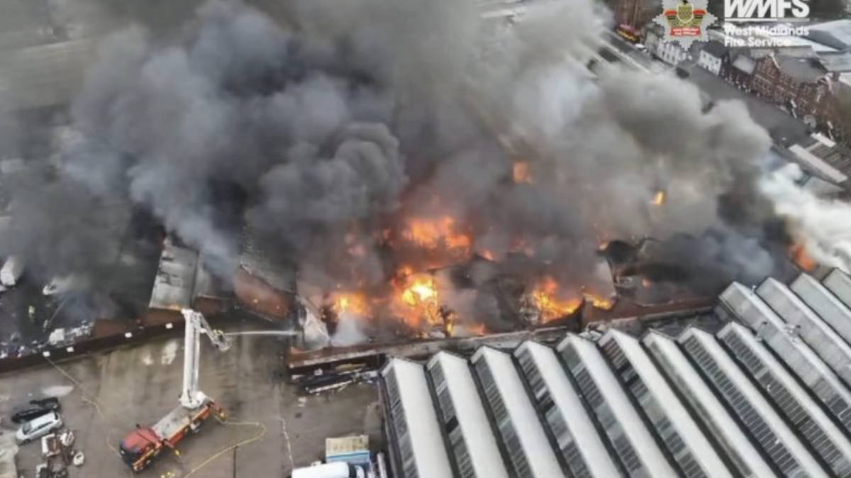 'Major toxic incident' declared as fire rips through factory, with ...