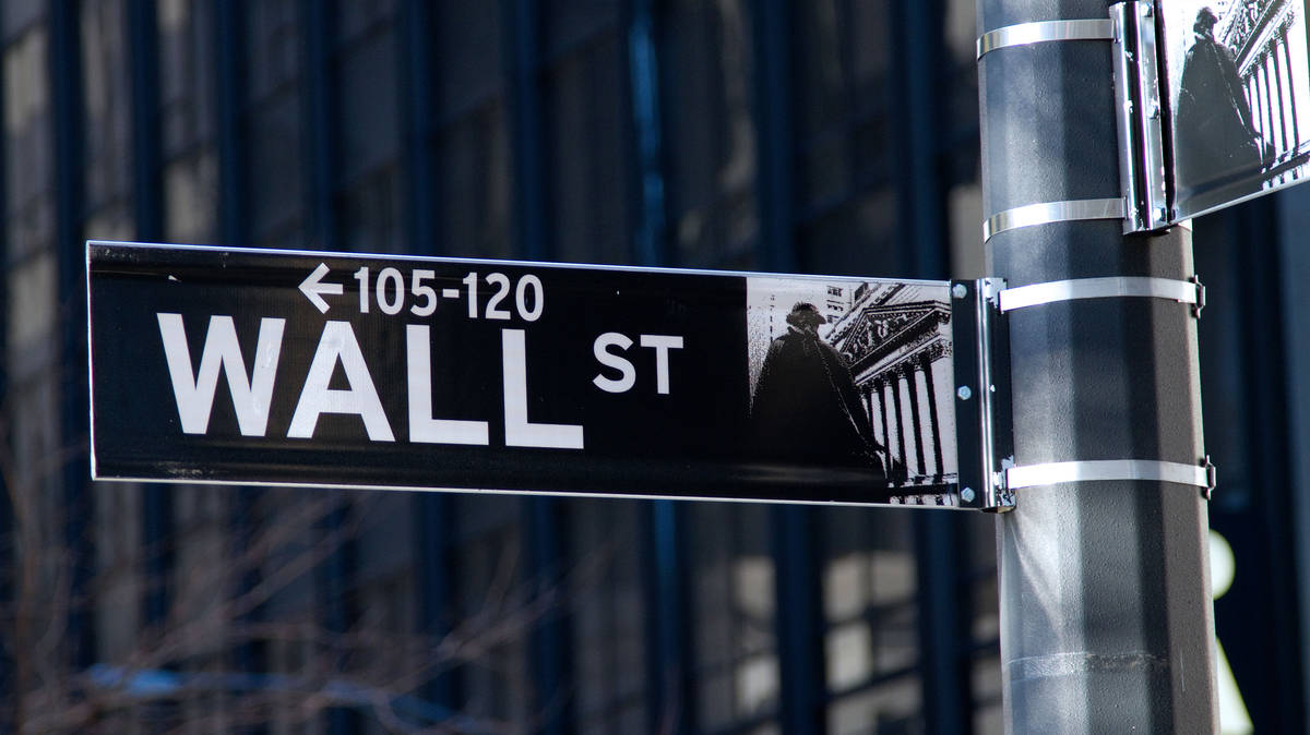 Wall Street steadies as AI stocks rebound and oil prices fall | Riviera ...