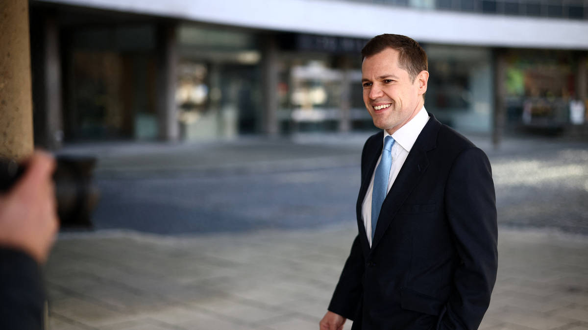 Robert Jenrick brands himself 'new sheriff in town' in Reform defection ...