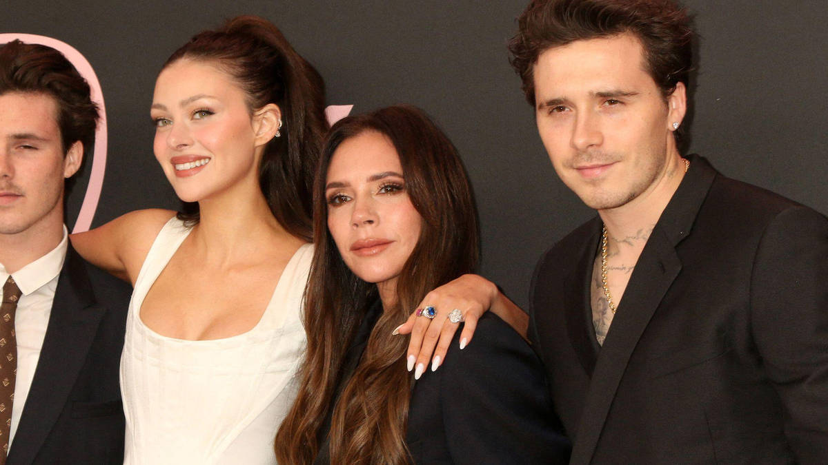 Victoria Bekcham 'feels betrayed' by Brooklyn after 'protecting him ...