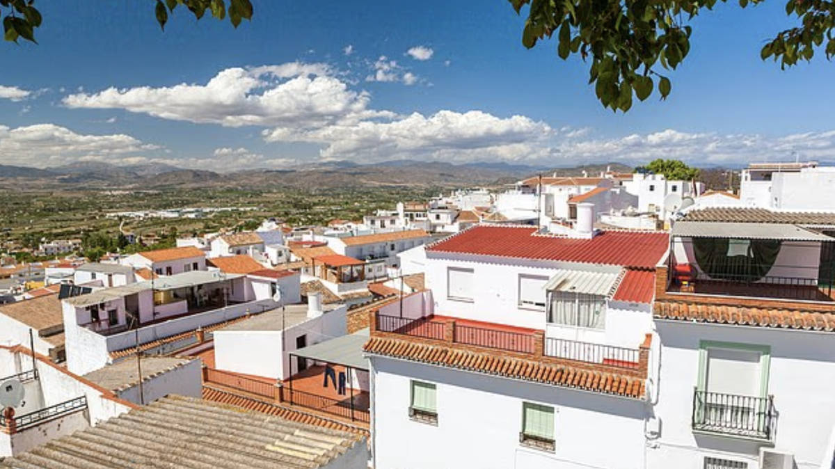 British mother-of-three 'stabbed to death' in Spain as police arrest ...