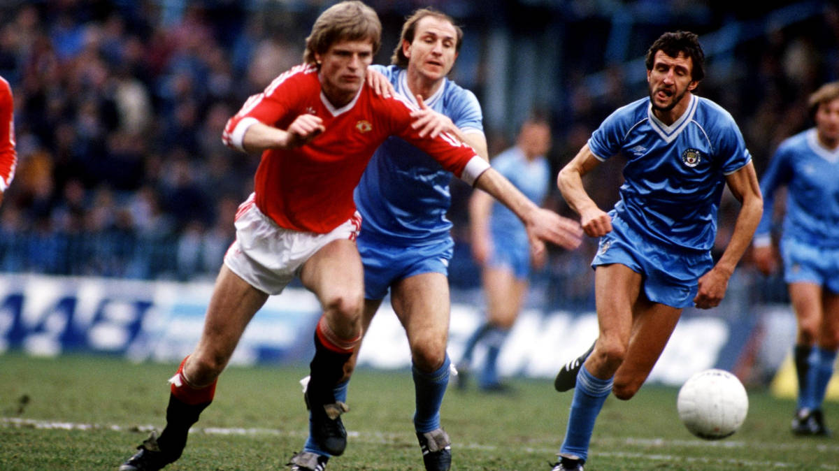 Heading ball 'likely' contributed to the death of former Manchester Utd ...