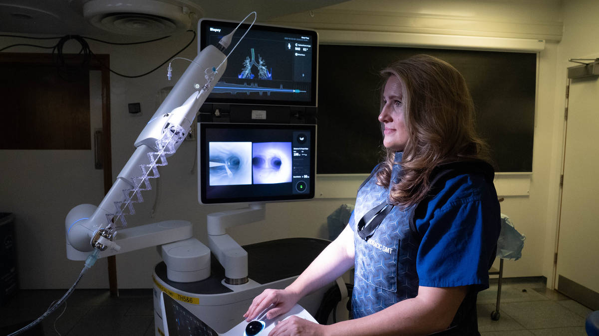 ‘Trailblazing’ NHS pilot combines AI and robotics to spot lung cancer ...