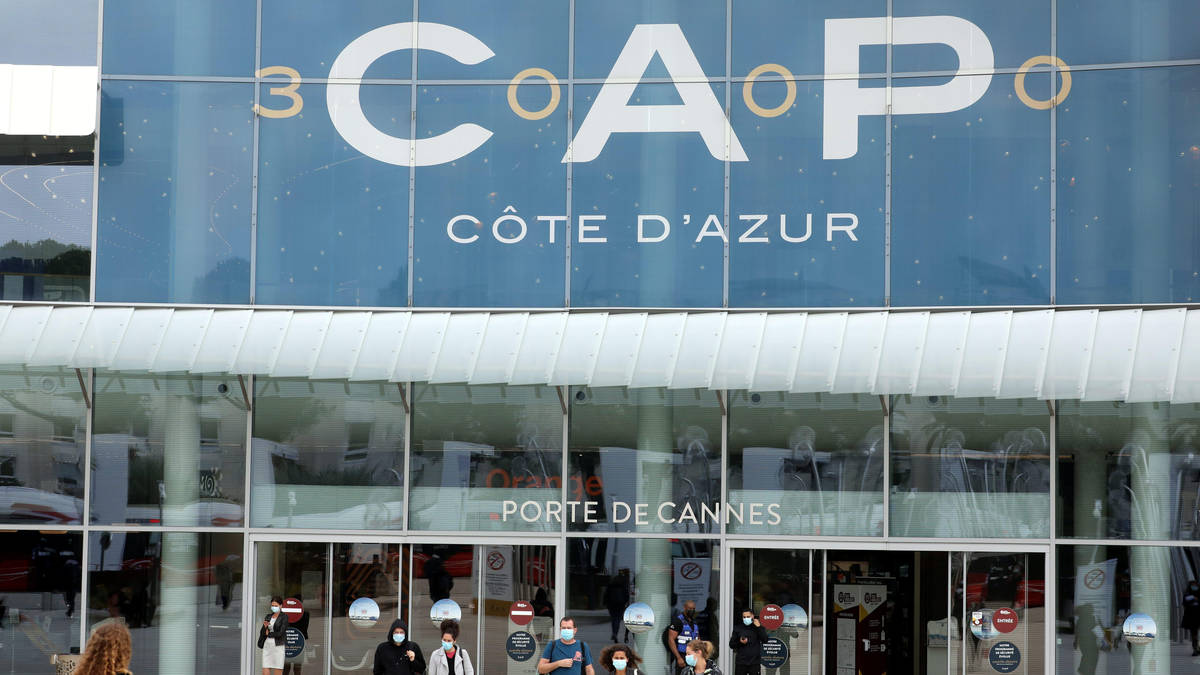 Cap 3000 Shopping Centre sets historic attendance record | Riviera Radio