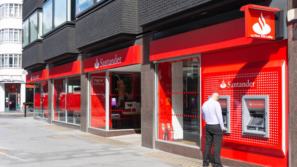 Santander: Locations of 44 branches set to close | LBC