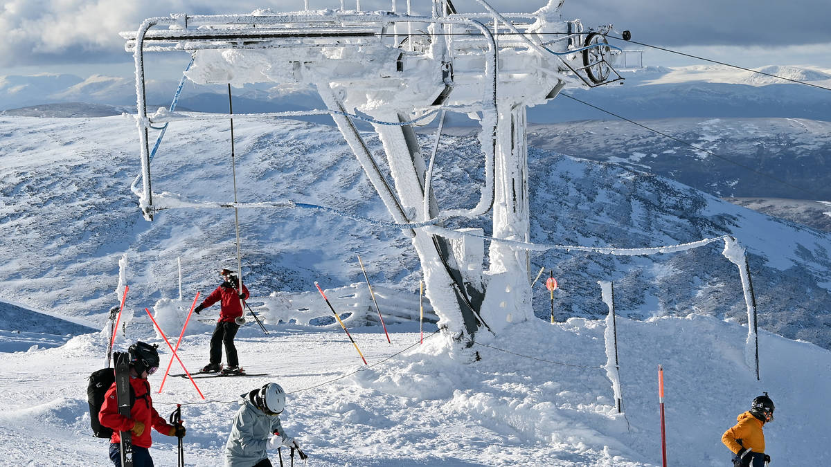 Moderate snow ice weather warning for UK as yellow alert extended | LBC