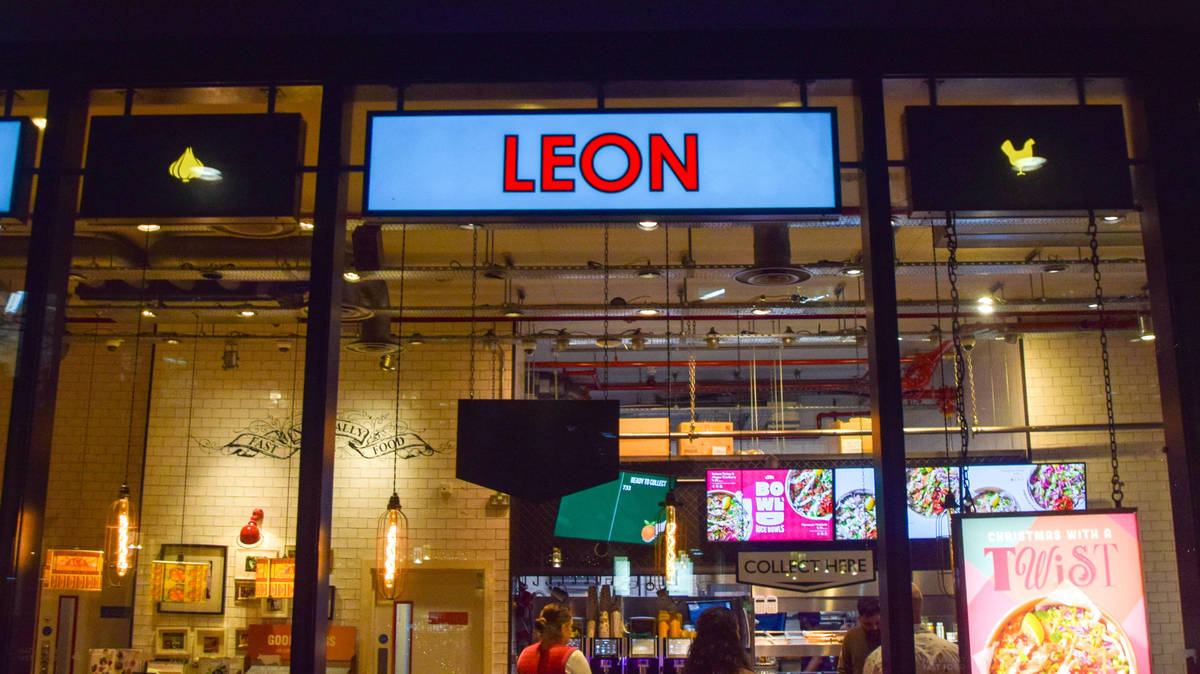High street fast food chain to axe hundreds of jobs after falling into ...