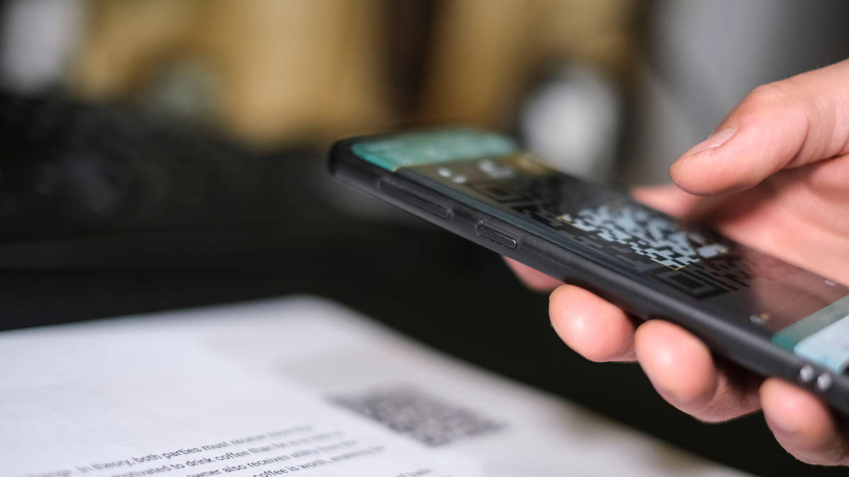 French police warn of ‘Fake Bank Card’ QR code scam | Riviera Radio