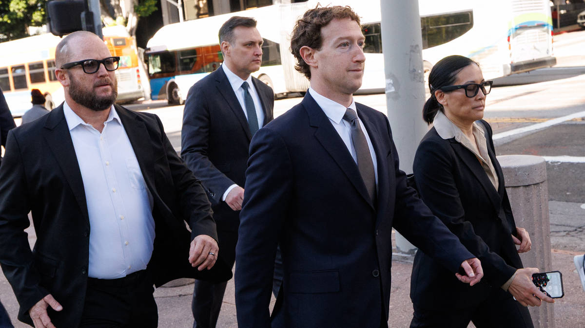 Mark Zuckerberg arrives in court to testify in landmark social media ...