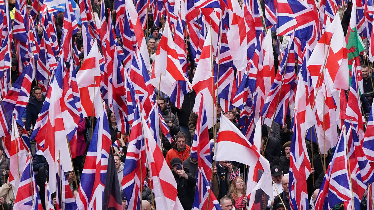 11 arrests made in Britain First march as far-right protesters descend ...