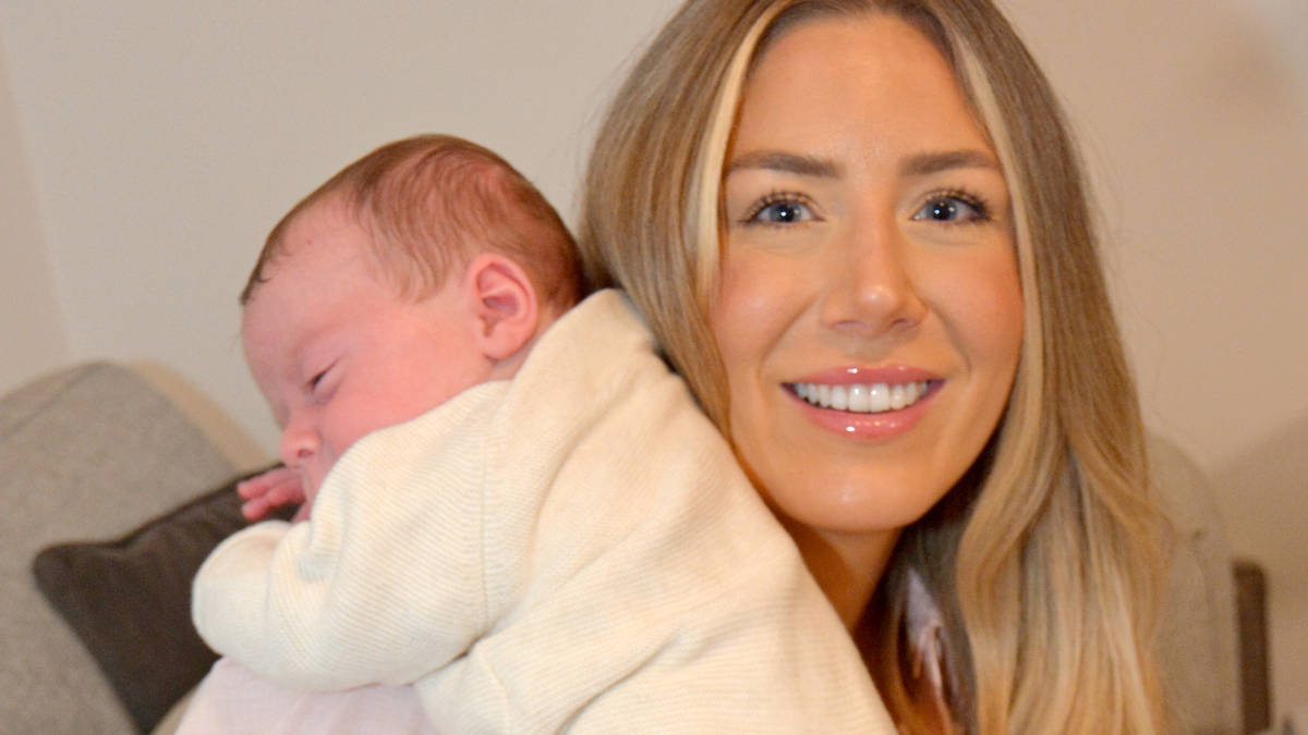 First baby born in the UK after womb transplant from dead donor | LBC