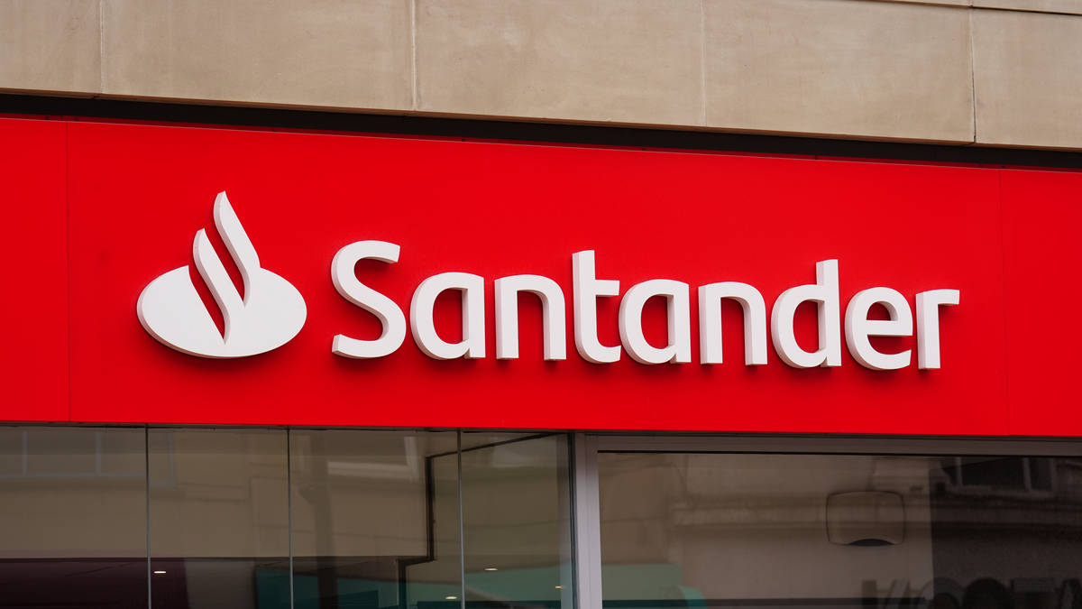 Santander aims for one billion euro boost from AI and wants 30m more ...