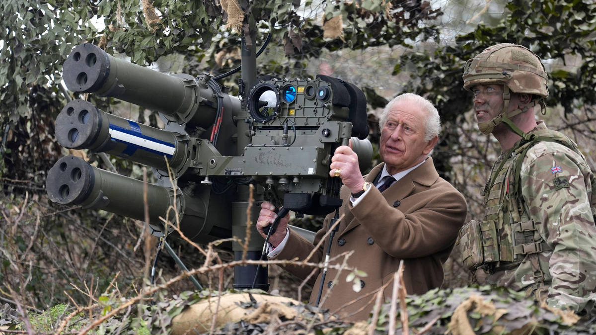 King takes part in air defence exercise and meets military families at ...