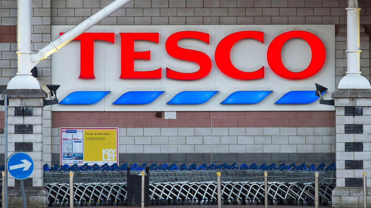 Thousands of Tesco staff in line for £134 million windfall | LBC