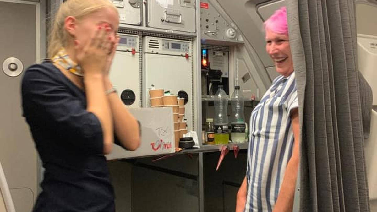 Thomas Cook plane crew burst into tears after whip-round by passengers ...