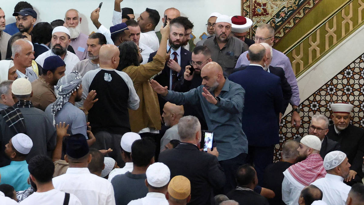 Australia’s PM called a 'putrid dog' and chased out of mosque during ...