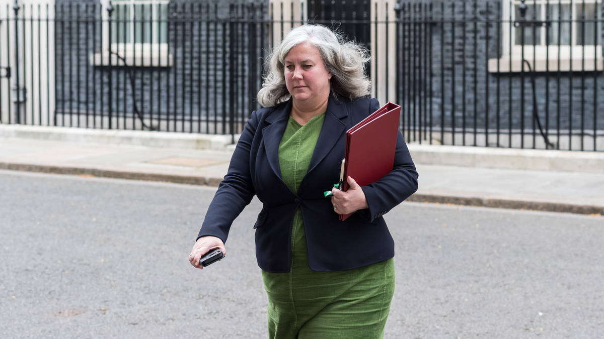 Transport Secretary's Mini Cooper towed after car hits 'crater' pothole ...