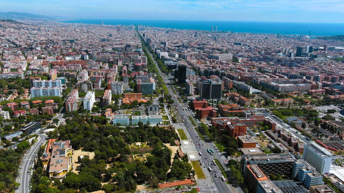 Woman stabbed to death in random attack at Spanish holiday hotspot | LBC