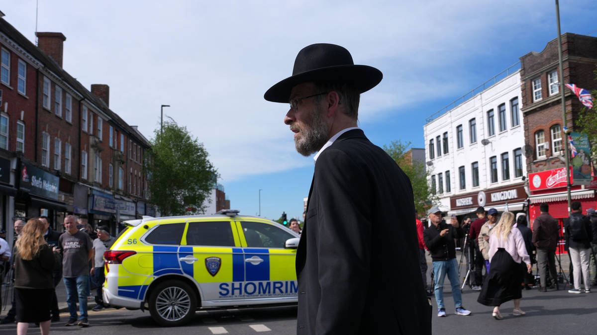 Met Police hub attacked in Golders Green close to scene of suspected ...