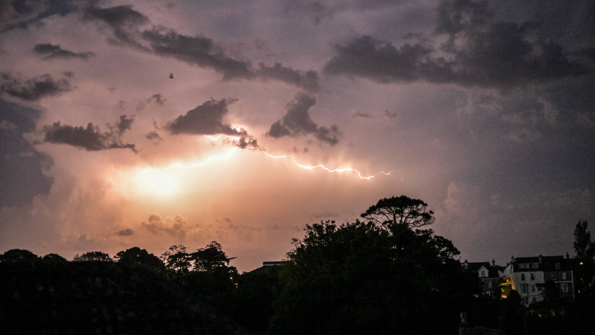Thunderstorms and downpours forecast in 'big change' of conditions as ...