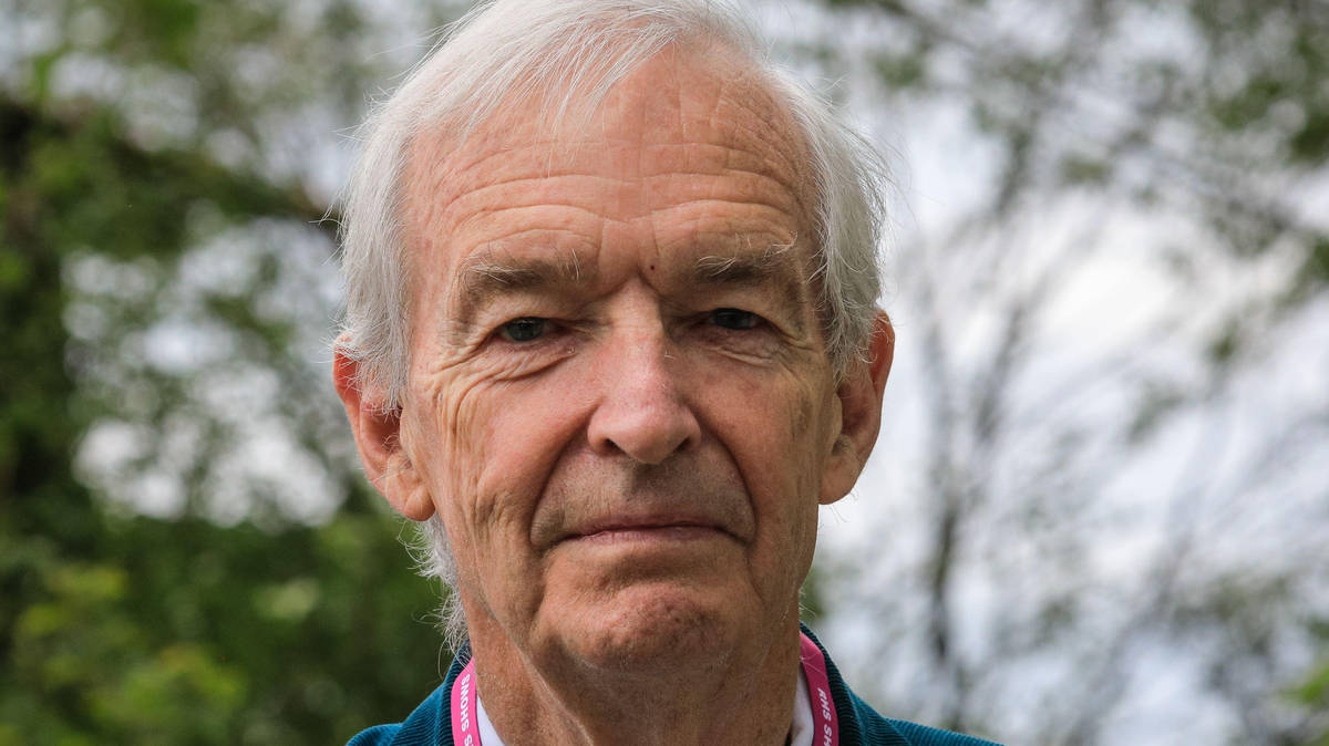 Former news presenter Jon Snow reveals Alzheimer’s disease diagnosis | LBC
